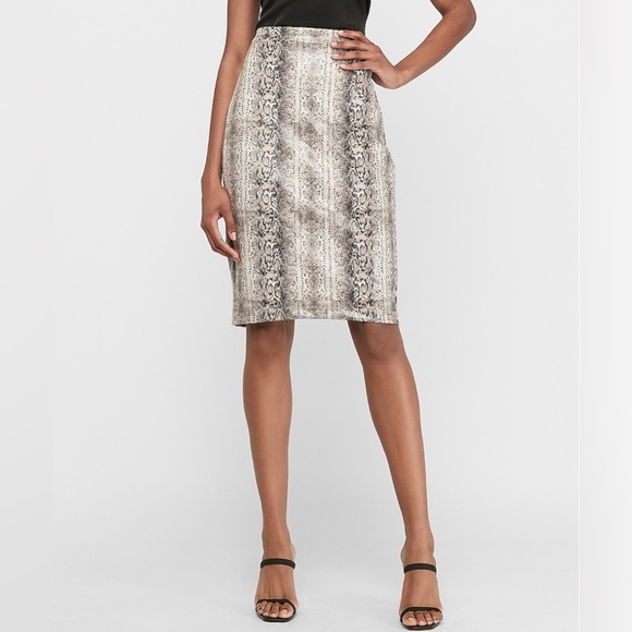 Express | Skirts | Nwt High Waisted Elastic Band Center Back Vent ...